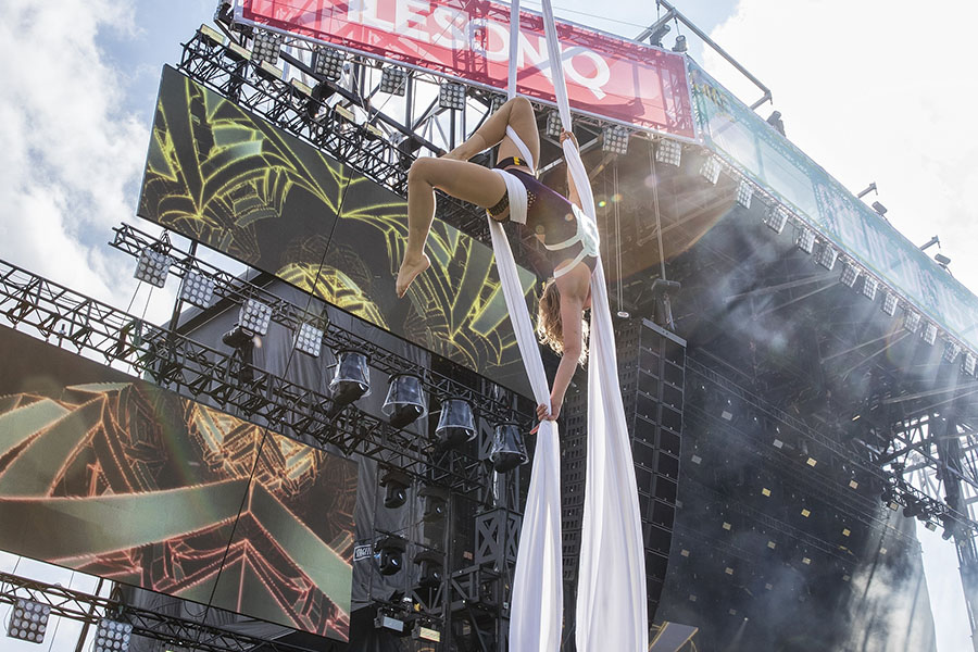 ilesoniq-stage-performer - Festival Squad