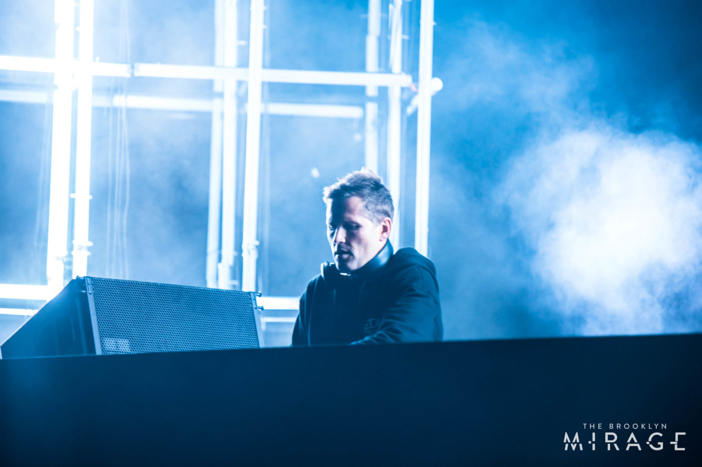 Kaskade's Unique LED Grid Stage Design - Festival Squad